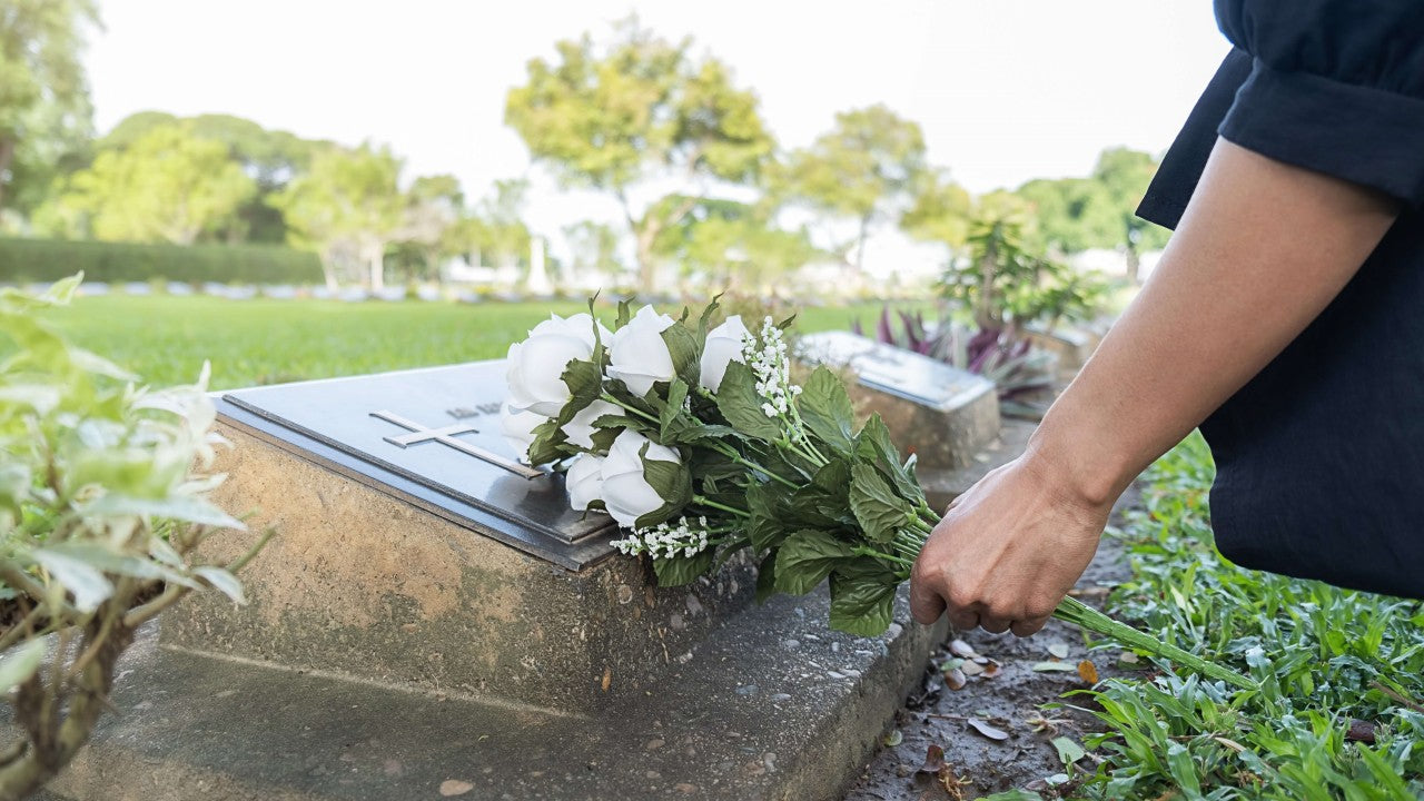 How to Dispose of Loved One's Ashes - FanerySue – Fanery Sue
